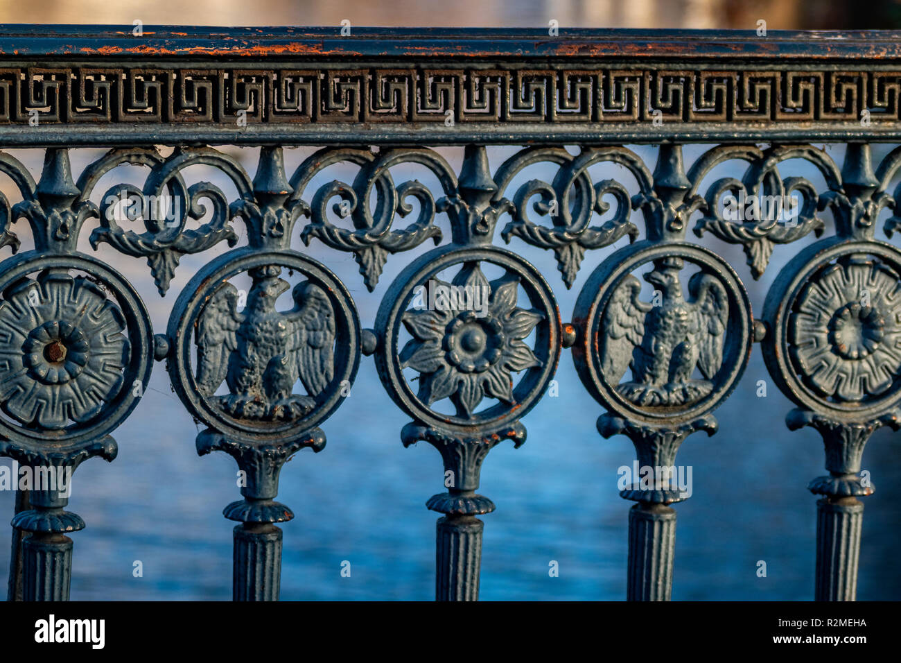 Cast iron railing hi-res stock photography and images - Alamy