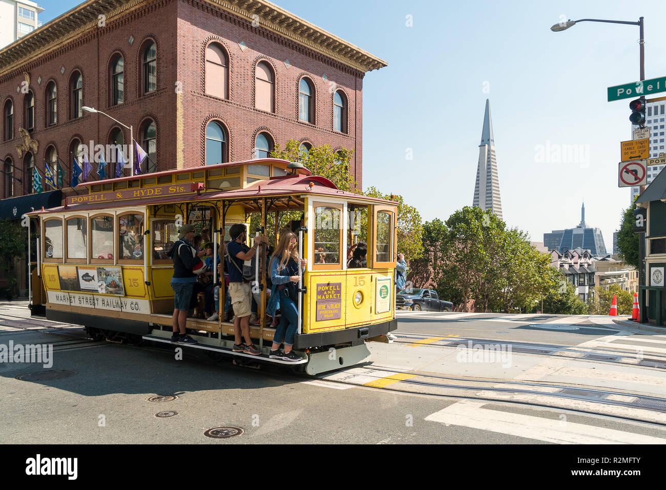 California cable car hi-res stock photography and images - Alamy