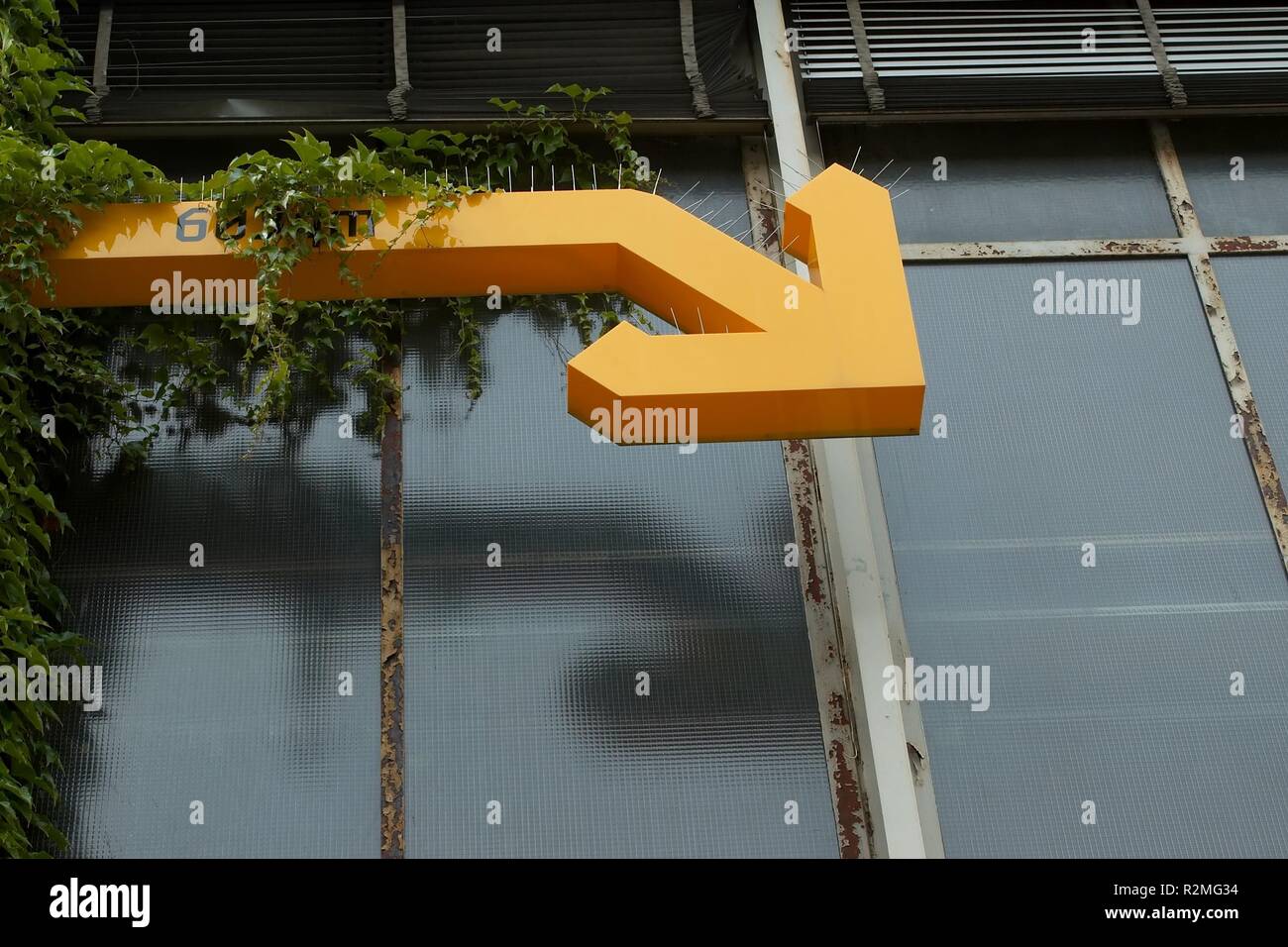Bended arrow hi-res stock photography and images - Alamy