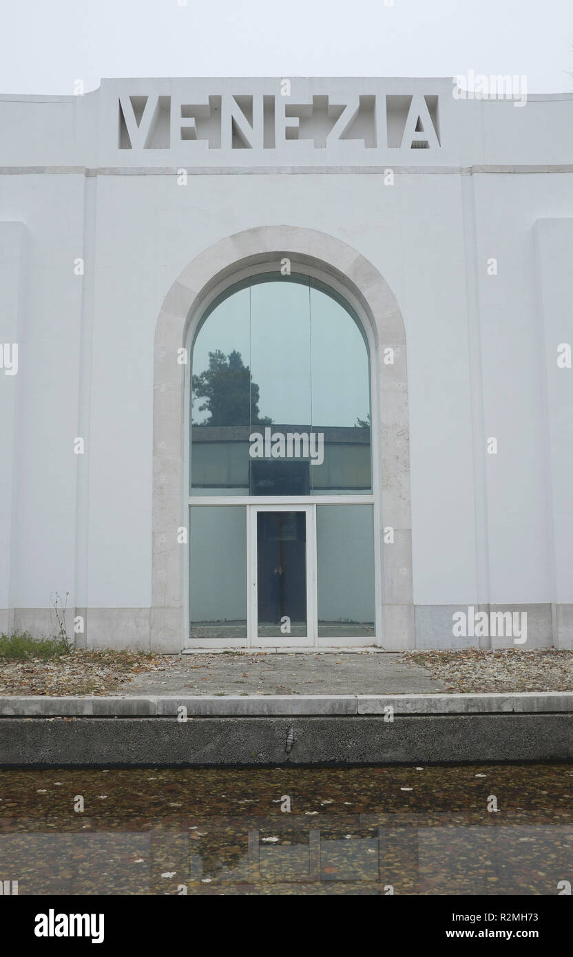 Venice biennale arsenale art hi-res stock photography and images - Alamy
