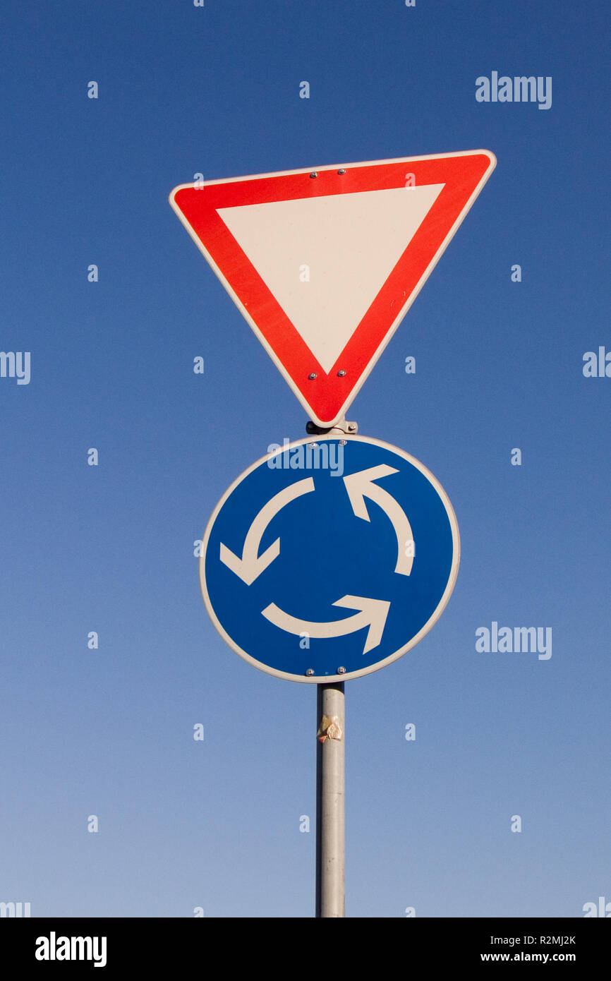 Traffic sign roundabout triangle sign hi-res stock photography and ...