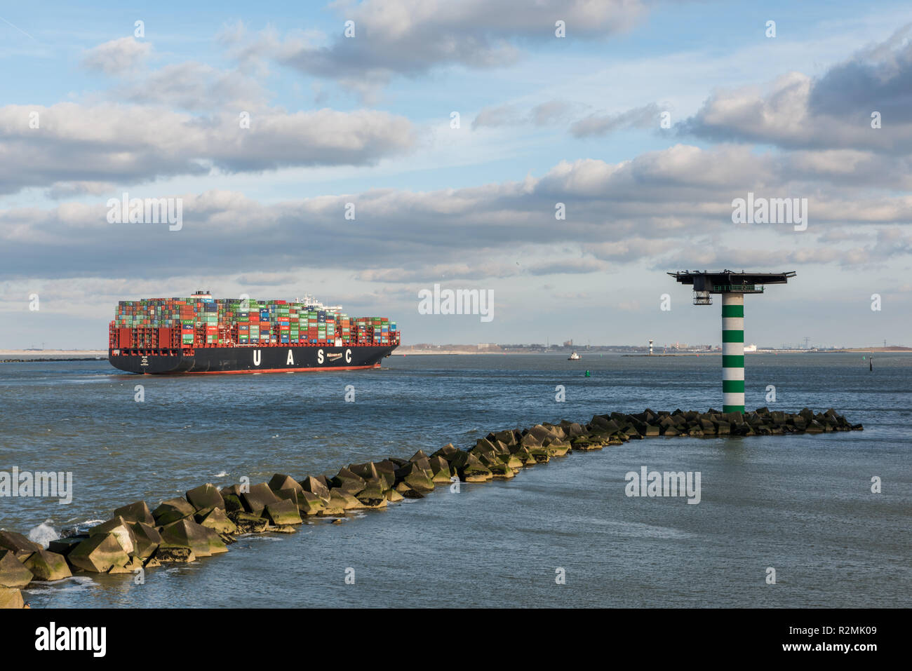 Ultra large container ship hi-res stock photography and images - Alamy