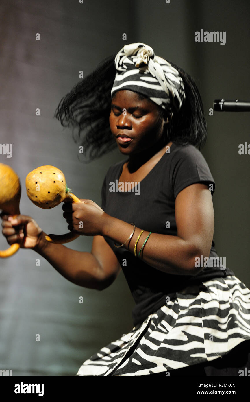 Shona people hi-res stock photography and images - Alamy