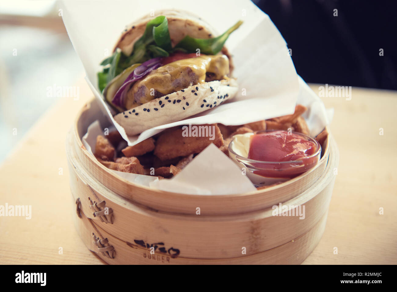 Fancy cheeseburger hi-res stock photography and images - Alamy