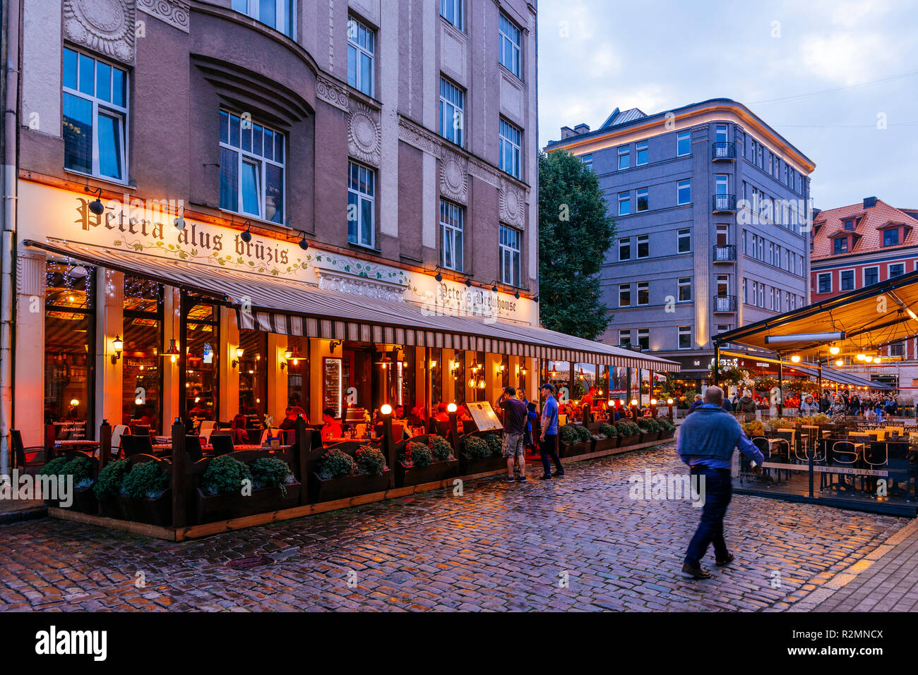 City tourism downtown town buildings dusk hi-res stock photography and ...