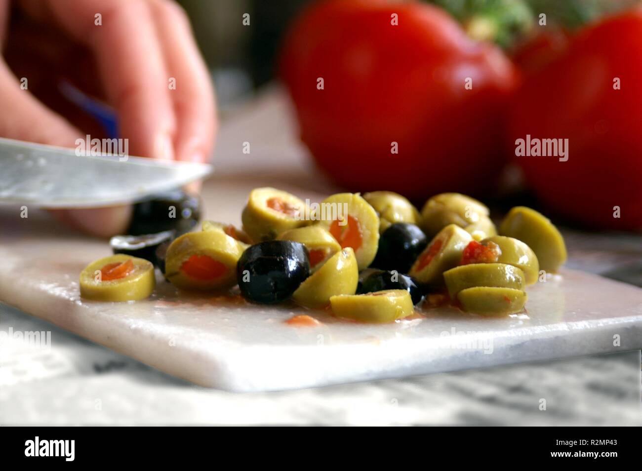 cut the olives Stock Photo - Alamy