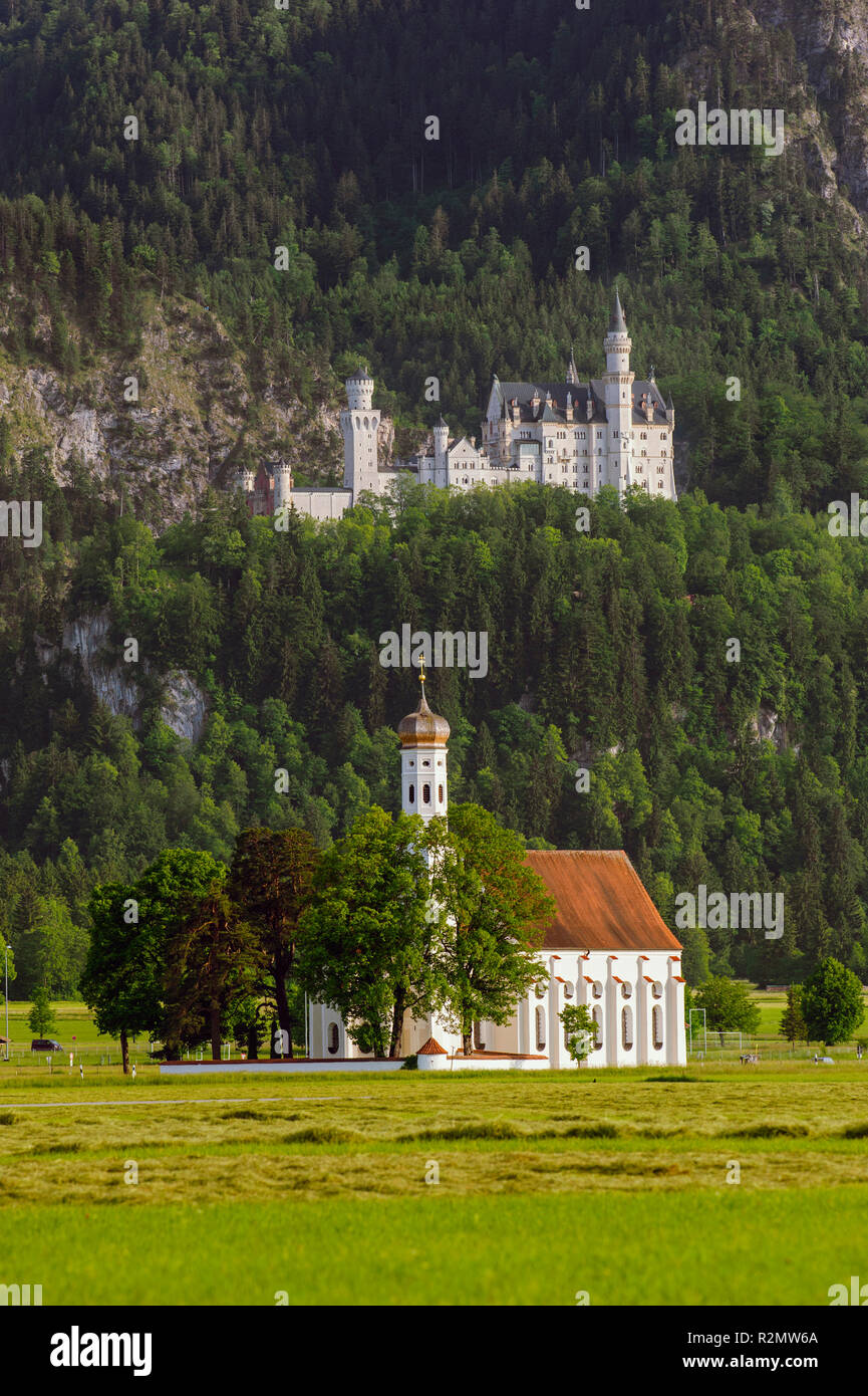 Castle 'Neuschwanstein' and pilgrimage church of St. Coloman in the ...