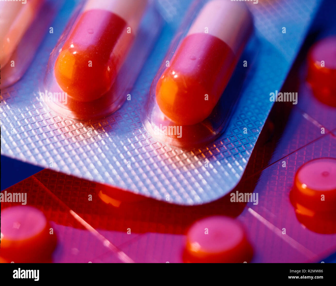 Pharma tablets hi-res stock photography and images - Alamy