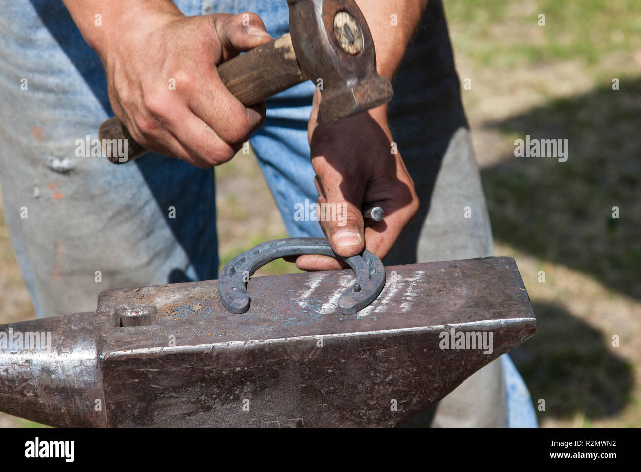 Farrier at work Stock Photo - Alamy