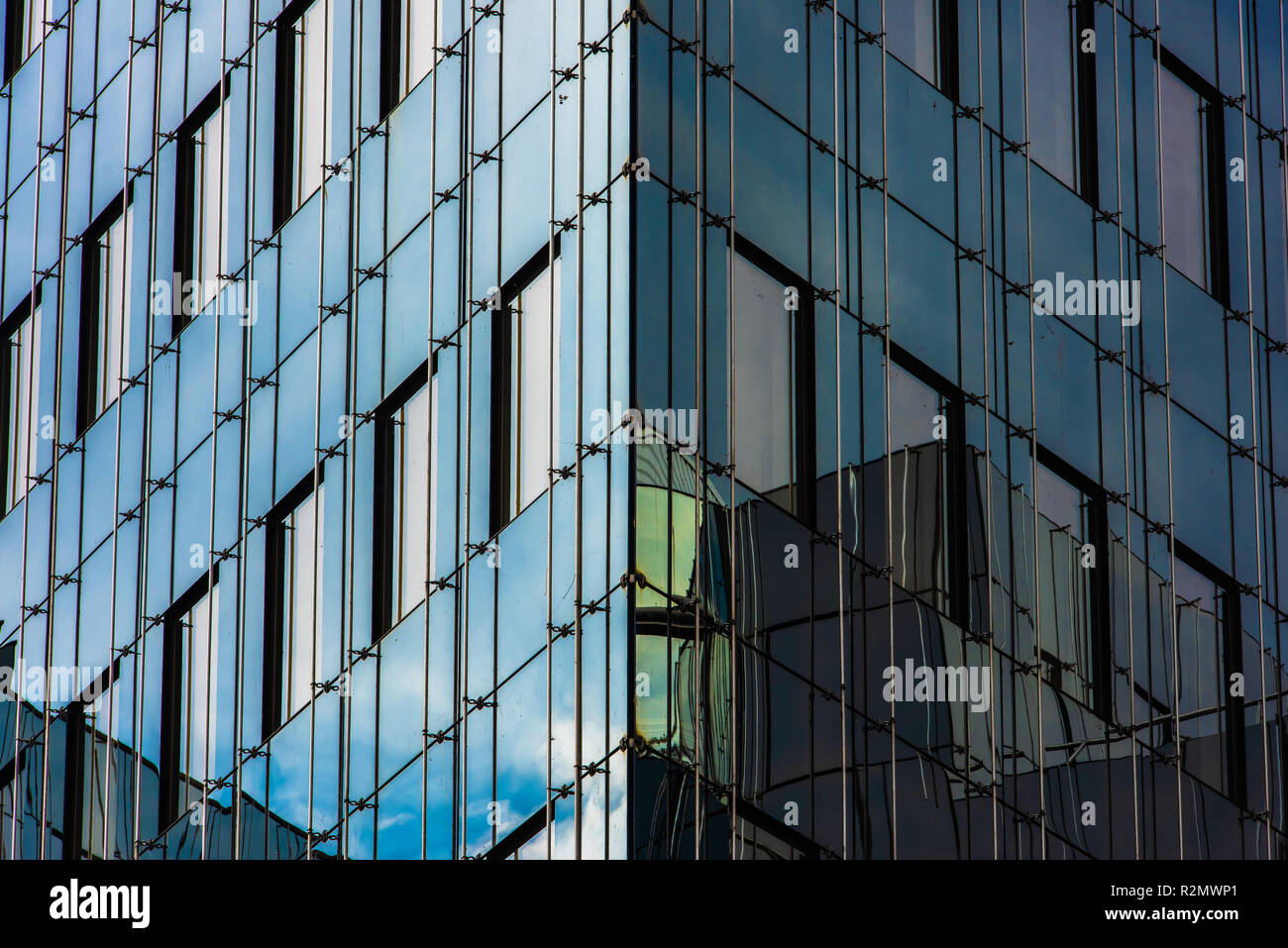 Cloud building fenster hi-res stock photography and images - Alamy