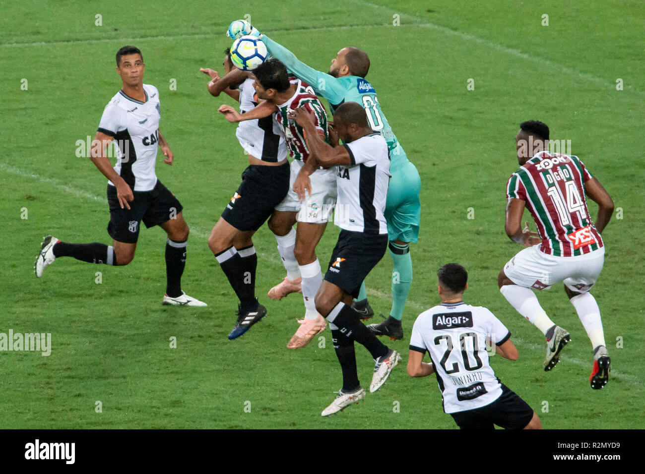 Rio De Janeiro, Brazil. 19th Nov, 2018. Goalkeeper Éverson and Player ...