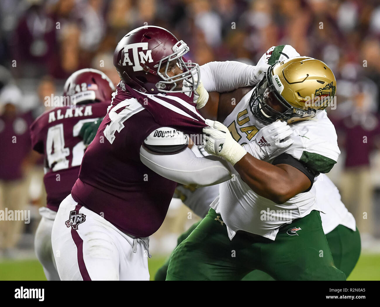 Defensive lineman hi-res stock photography and images - Alamy