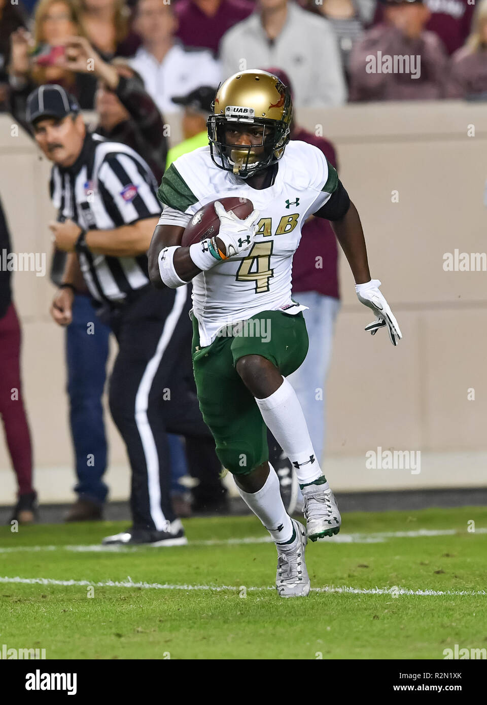 College Station, TX, USA. 17th Nov, 2018. UAB Blazer cornerback ...