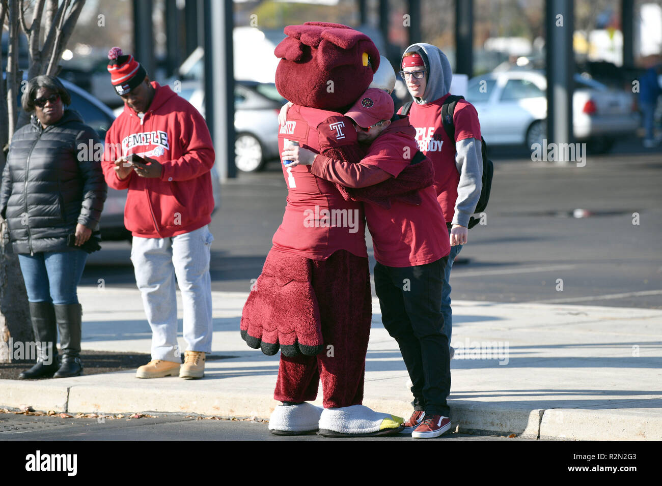 Philadelphia, Pennsylvania, USA. 17th Nov, 2018. Temple Owls mascot ...