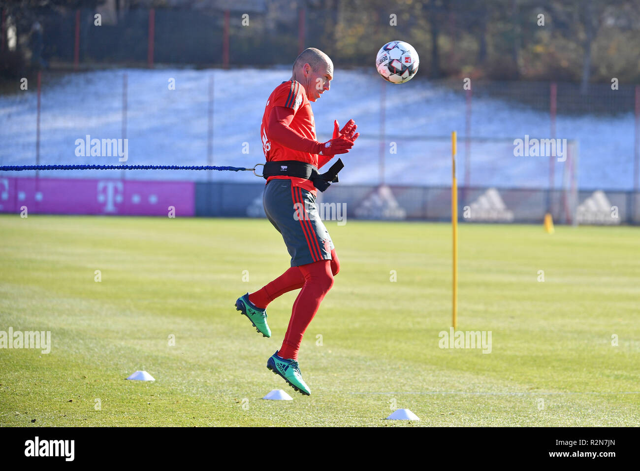 Munich, Germany. 20th November, 2018. Arjen ROBBEN (Bayern Munich) in ...