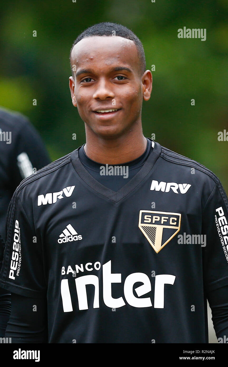 SP - Sao Paulo - 20/11/2018 - Treino do Sao Paulo - Helinho durante ...