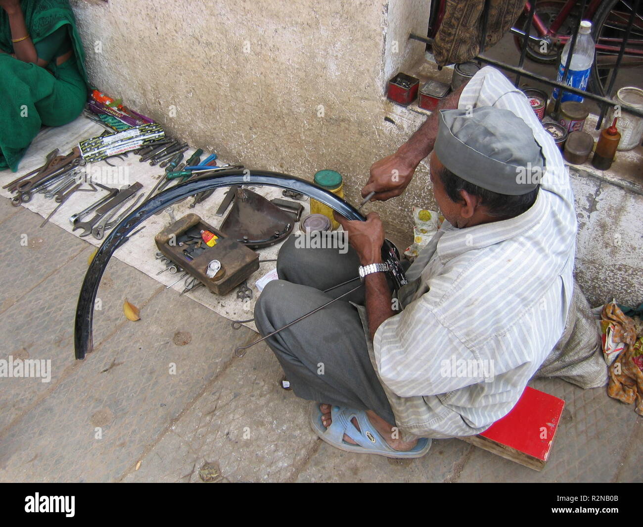 Indian cycle repair High Resolution Stock Photography and Images - Alamy