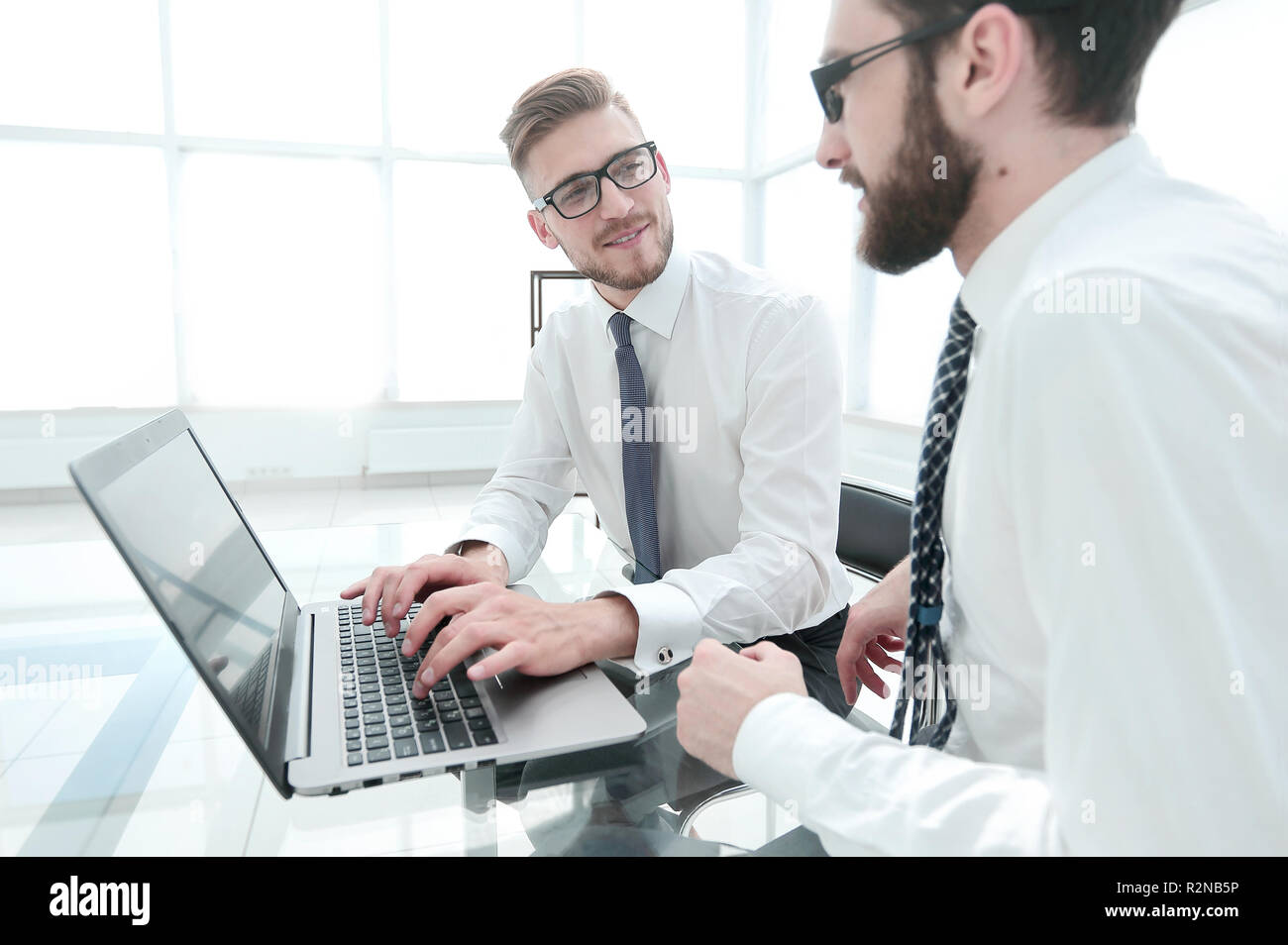 smiling employees at the Desk in the office Stock Photo - Alamy