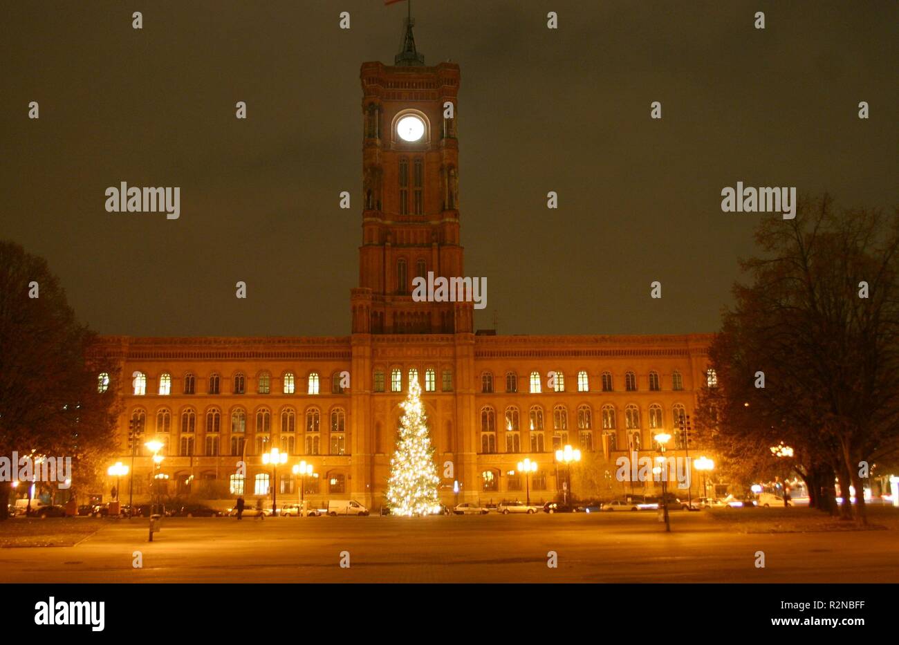red city hall Stock Photo - Alamy