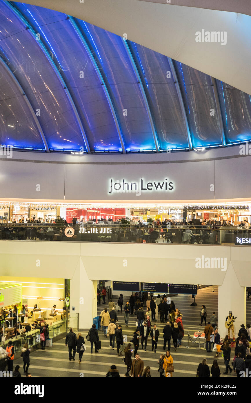 Concourse entertainment hi-res stock photography and images - Alamy