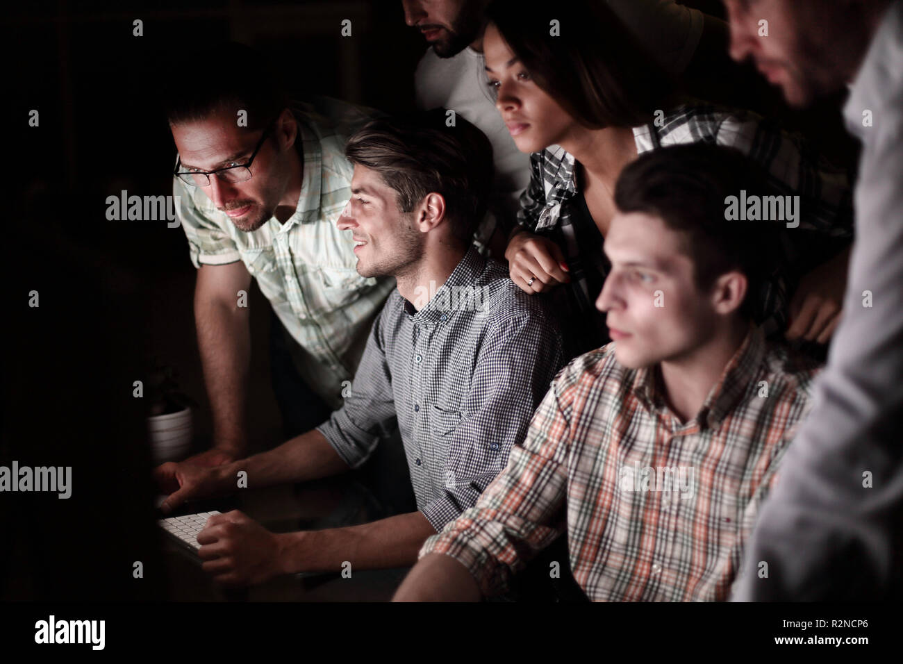 Team computer business dark night hi-res stock photography and images ...