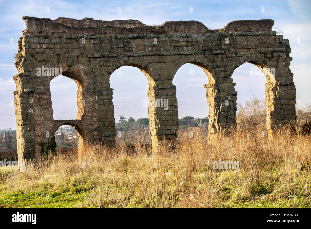 Roman aqueducts rome hi-res stock photography and images - Alamy