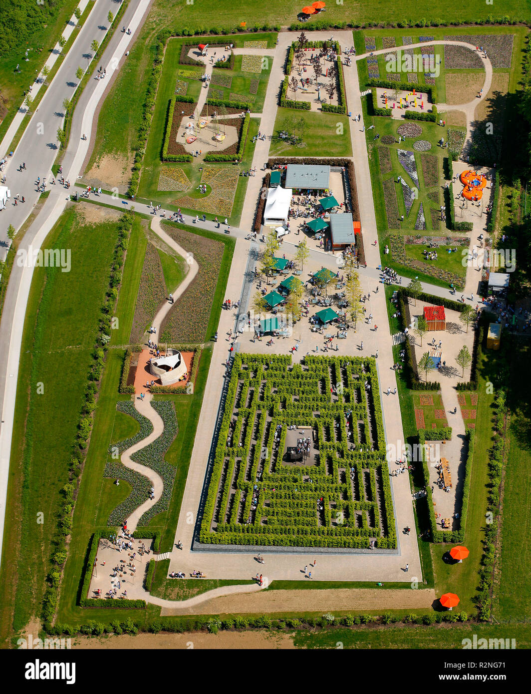 Maze aerial garden hi-res stock photography and images - Alamy