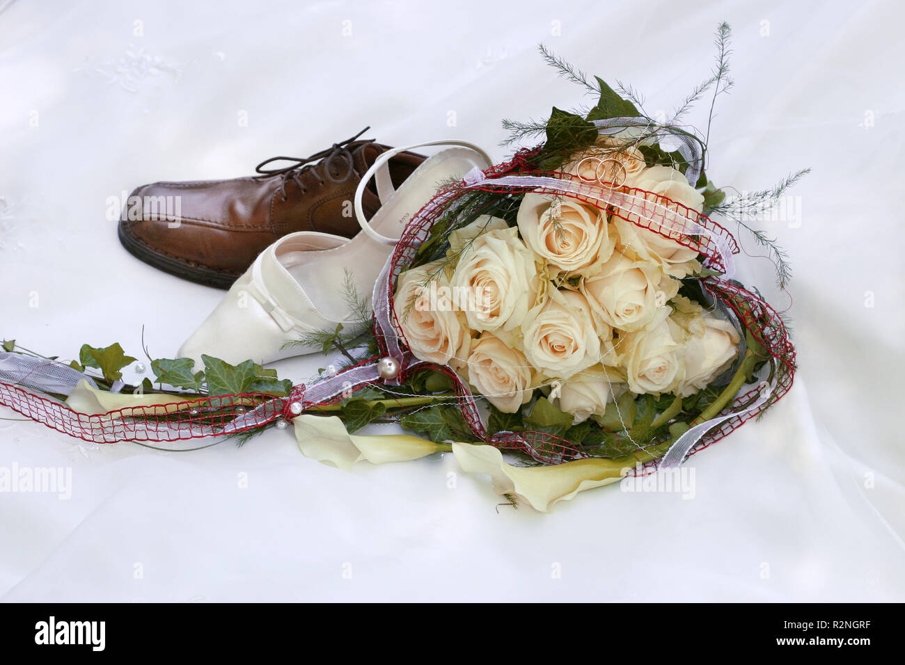 Wedding ring symbolism ceremony hi-res stock photography and images - Alamy