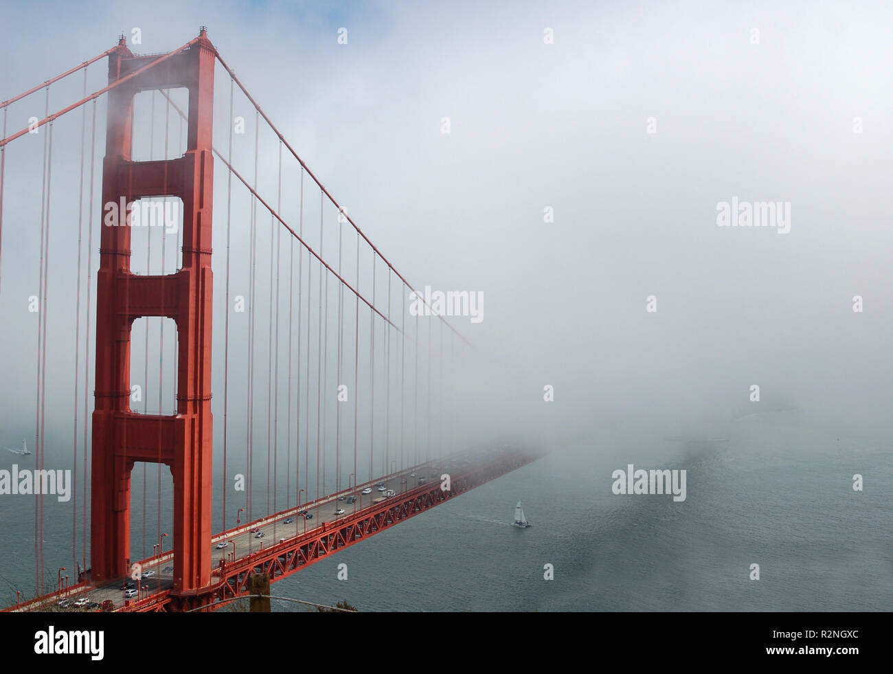 Golden gate bridge rain hi-res stock photography and images - Alamy