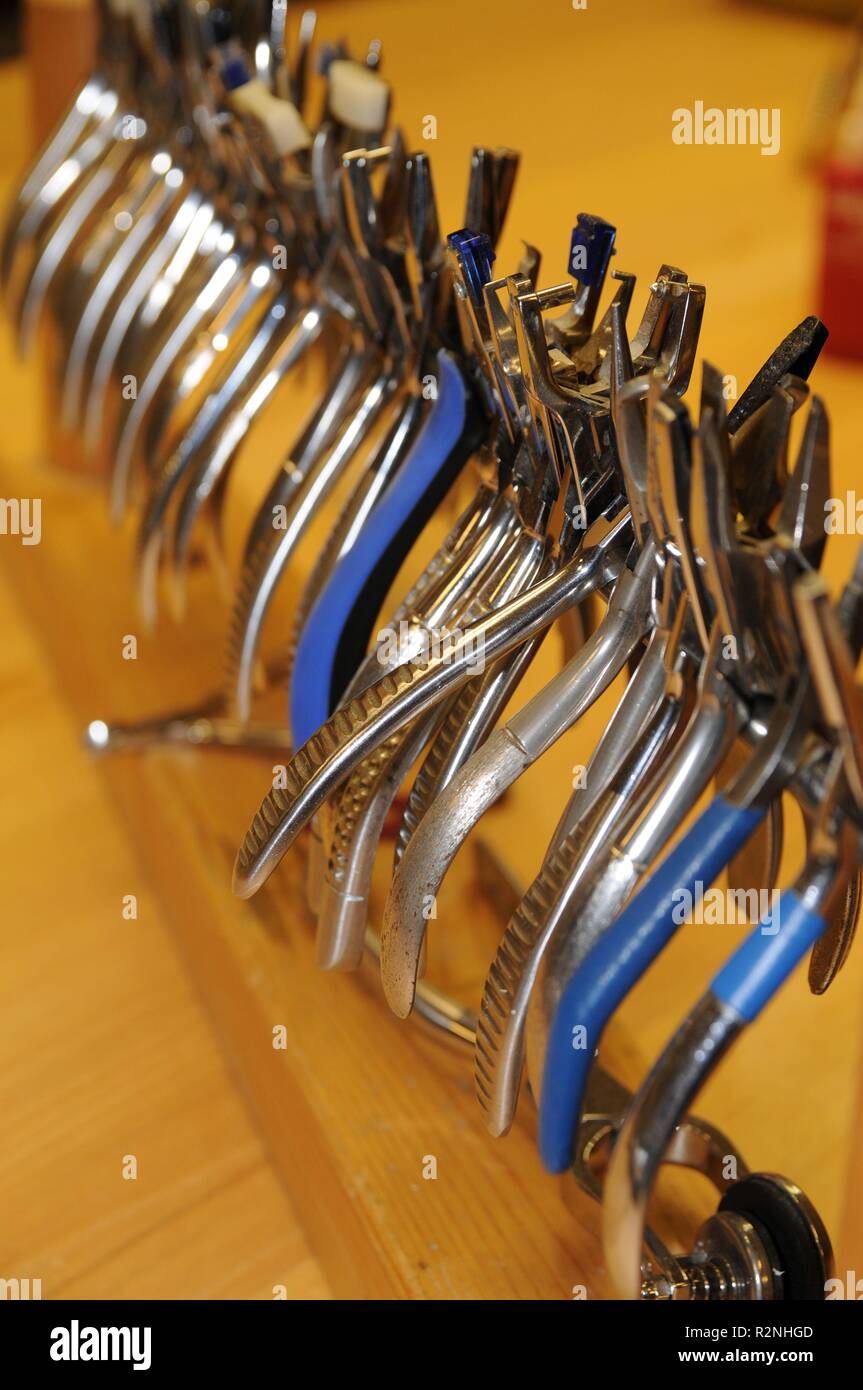 Special forceps hi-res stock photography and images - Alamy