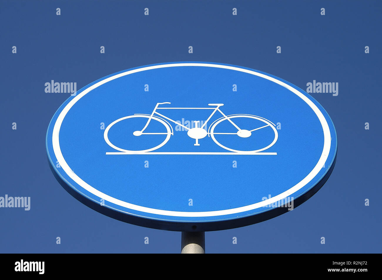 cycleway sign bicycle signage blue Stock Photo - Alamy