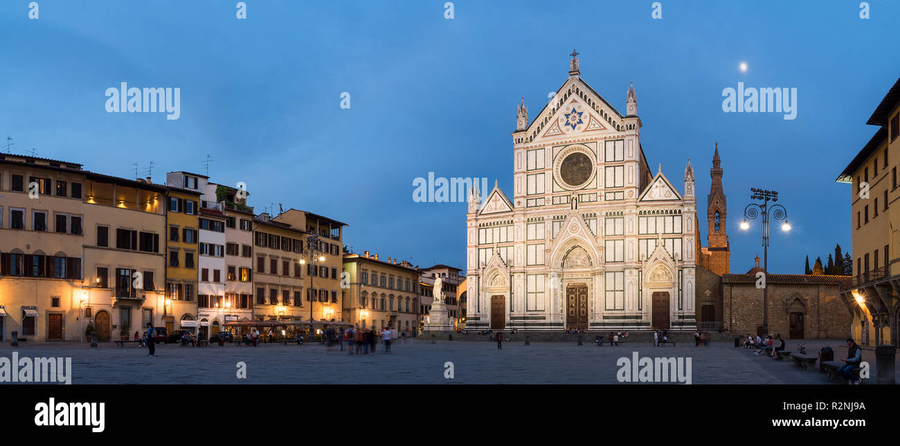 Panorama, Florence, Piazza and Basilica di Santa Croce, full moon Stock ...