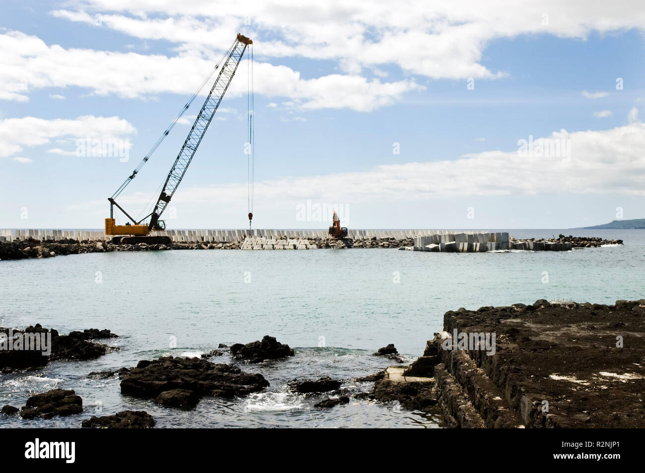 Caterpillar crane hi-res stock photography and images - Alamy