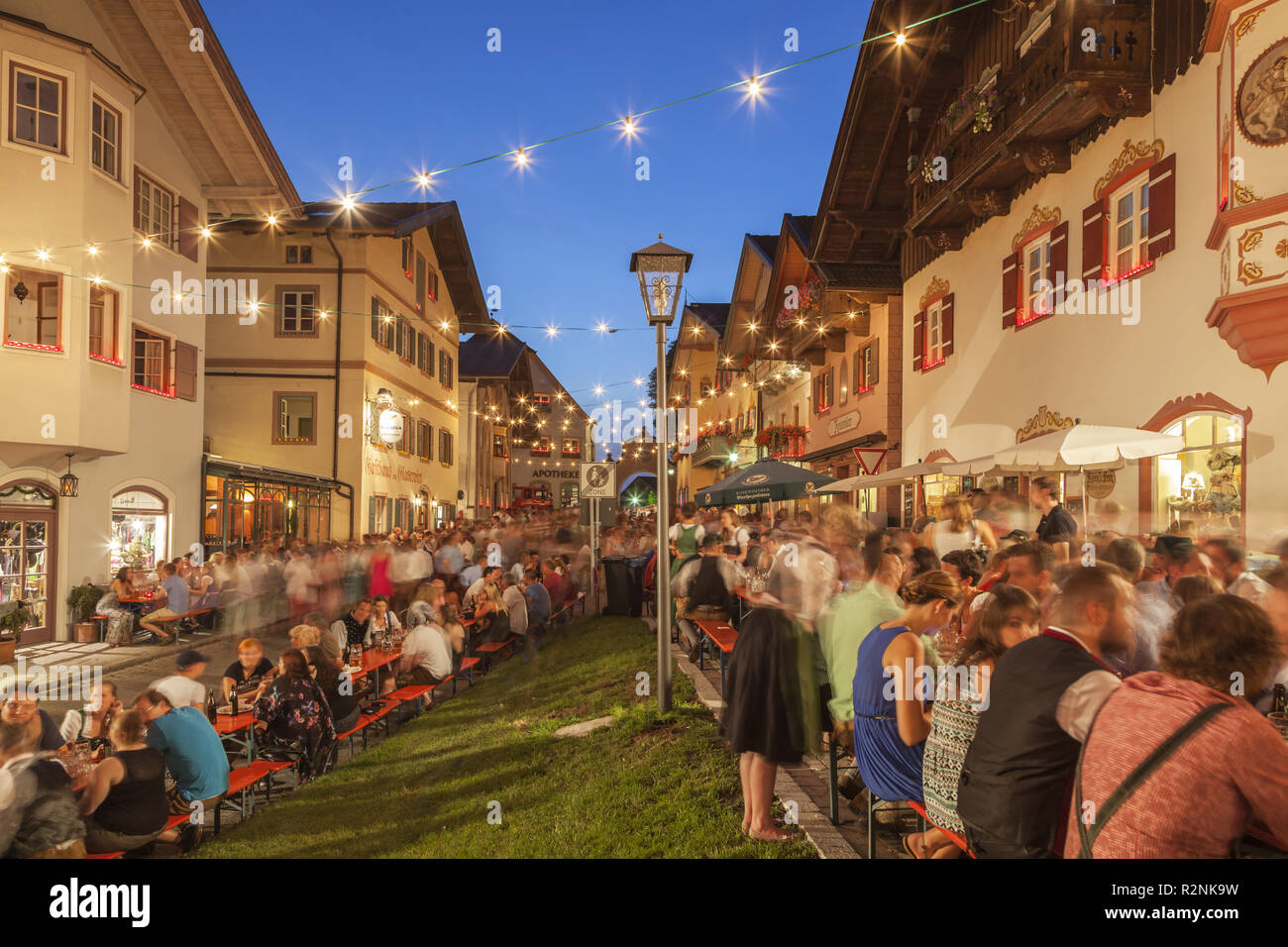 Marketplace for market lighting in neubeuern hi-res stock photography ...