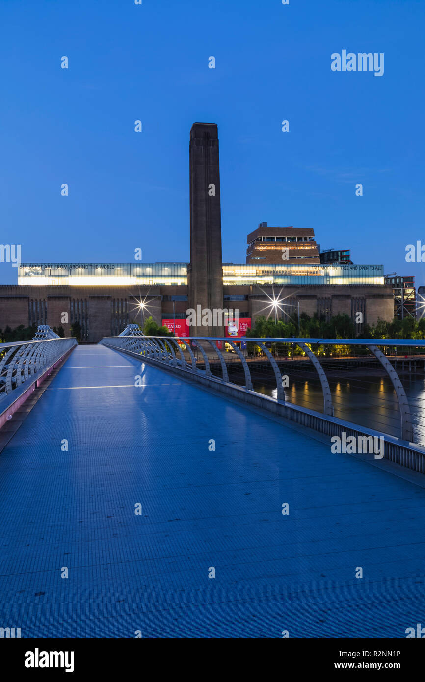 England, London, Bankside, Tate Modern Gallery and Millenium Bridge ...