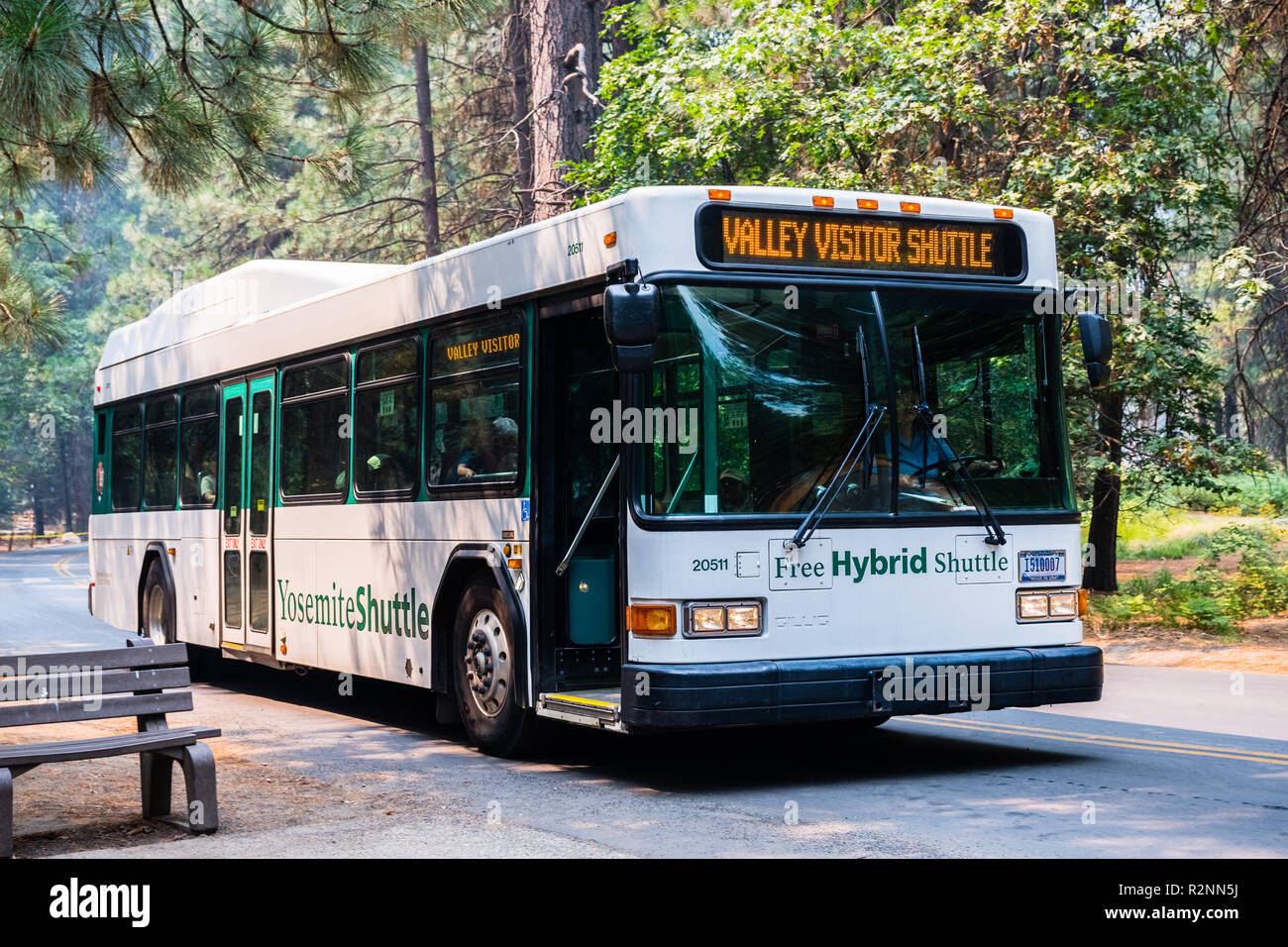 Shuttle bus in yosemite national hi-res stock photography and images ...