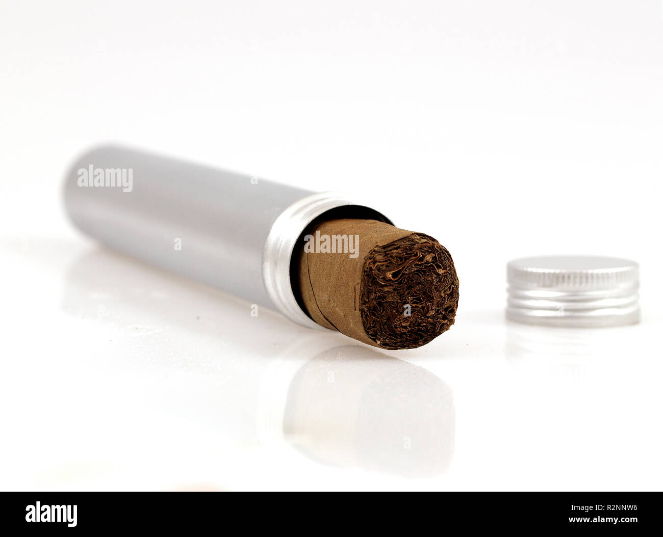 Cuban cigar seal hi-res stock photography and images - Alamy