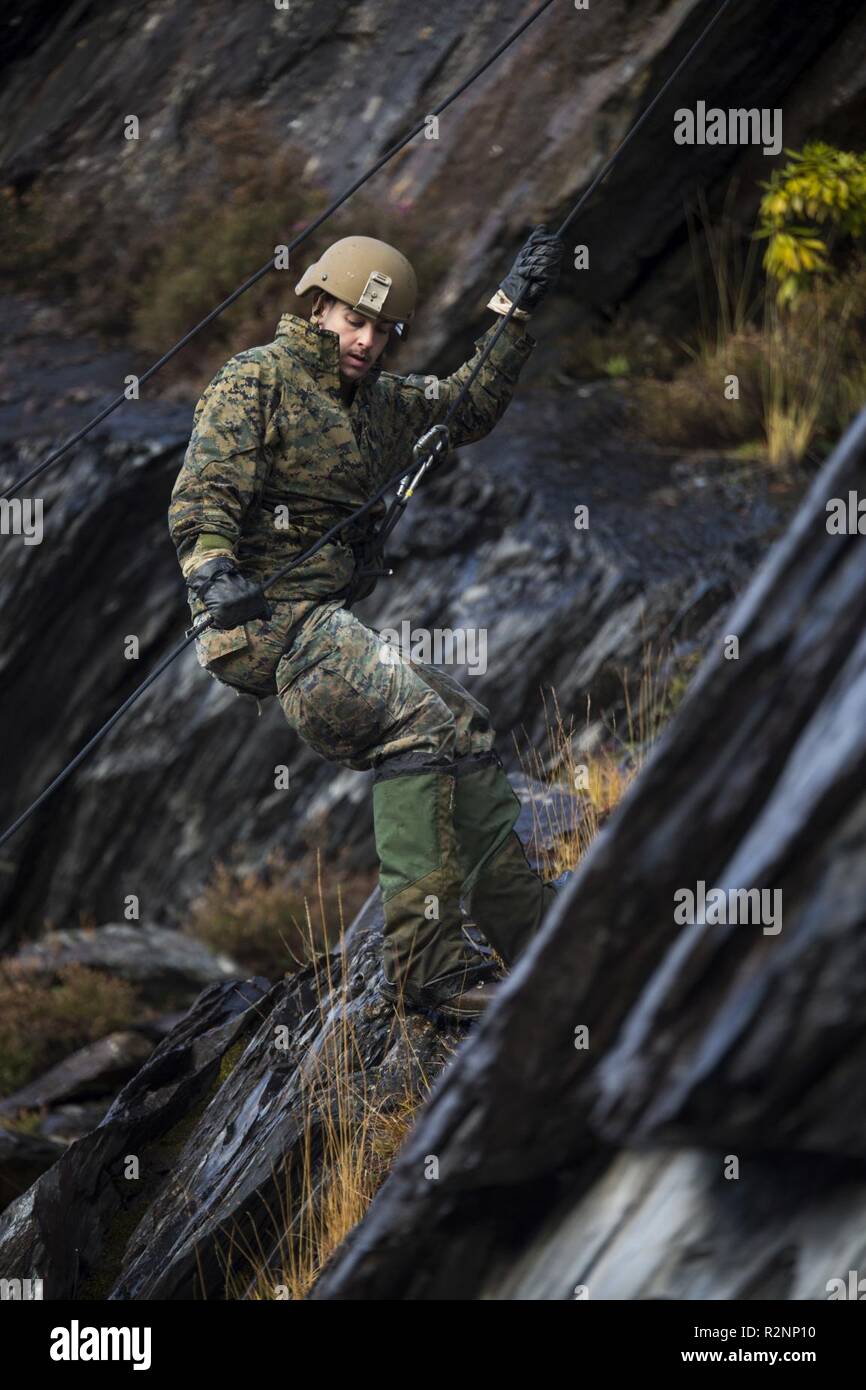 British military assault course hi-res stock photography and images - Alamy