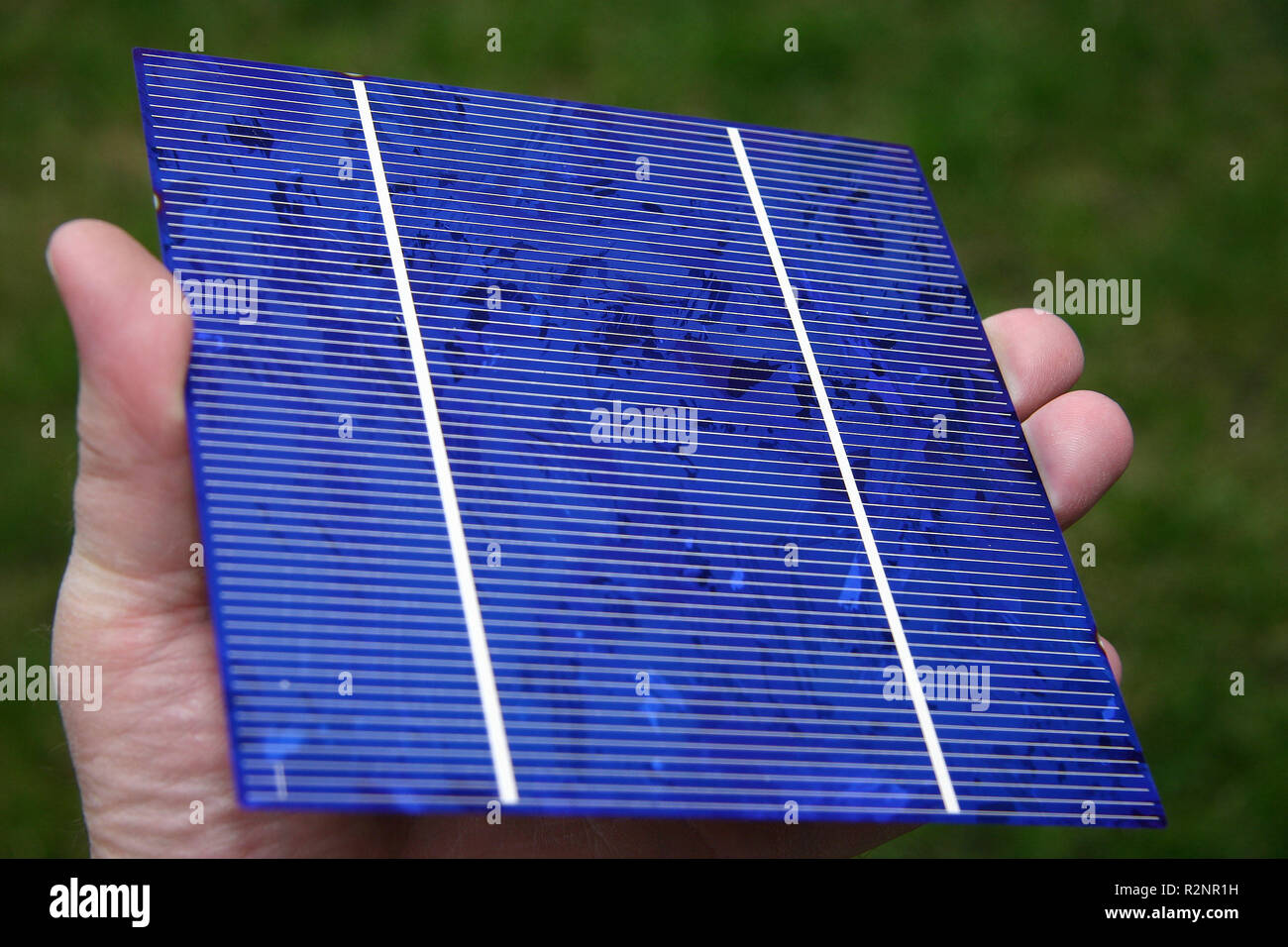 Silicon solar cell hi-res stock photography and images - Alamy