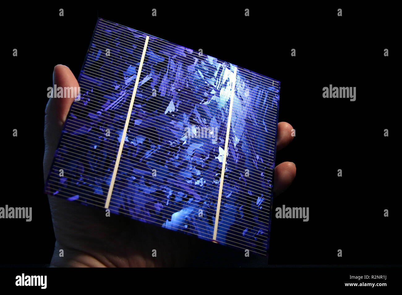 Silicon solar cell hi-res stock photography and images - Alamy