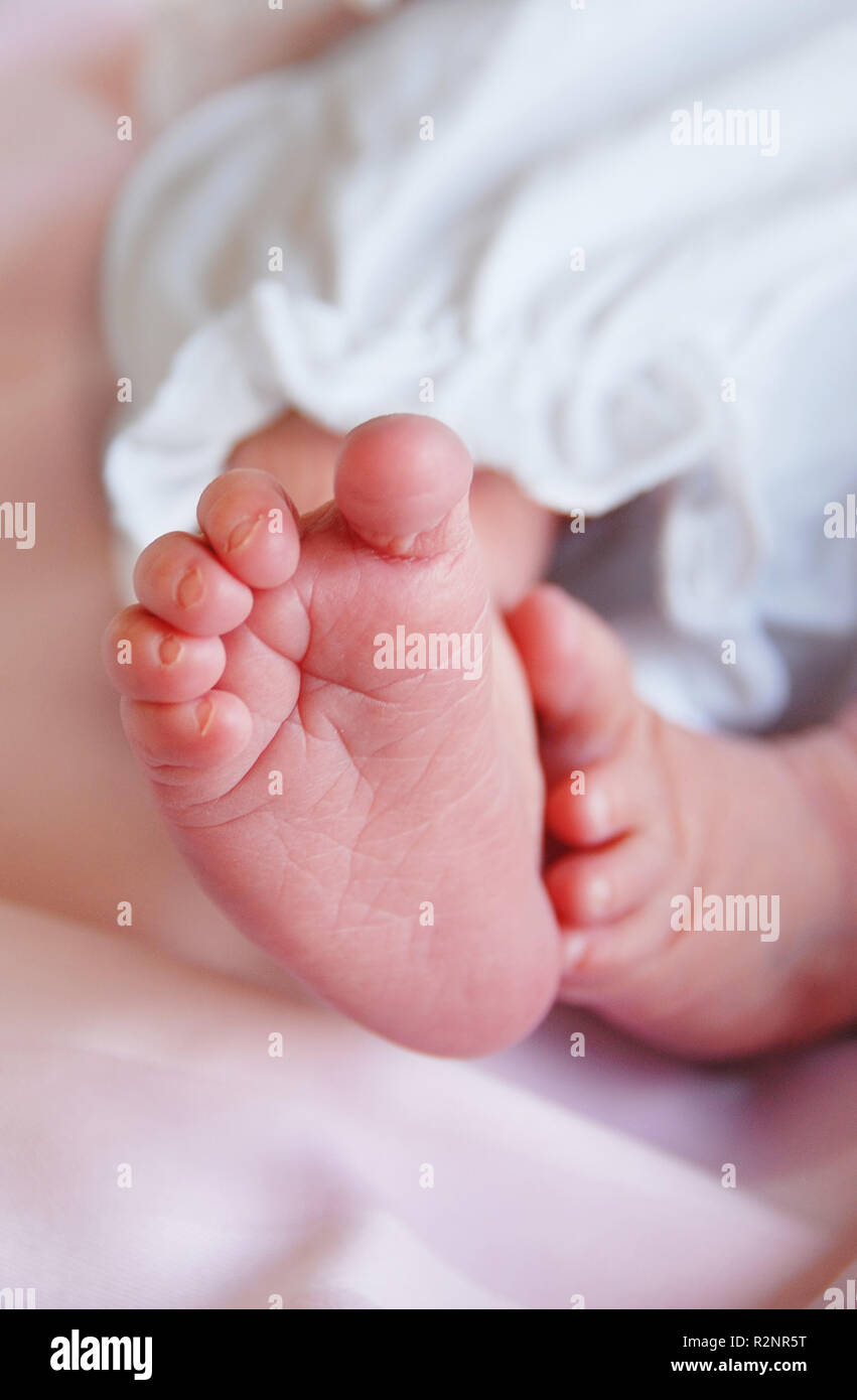 Child step detail hi-res stock photography and images - Alamy