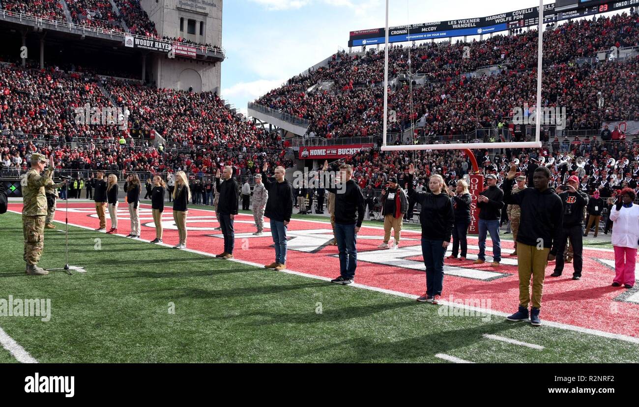New members of the Air Force and Army National Guard are sworn in at ...