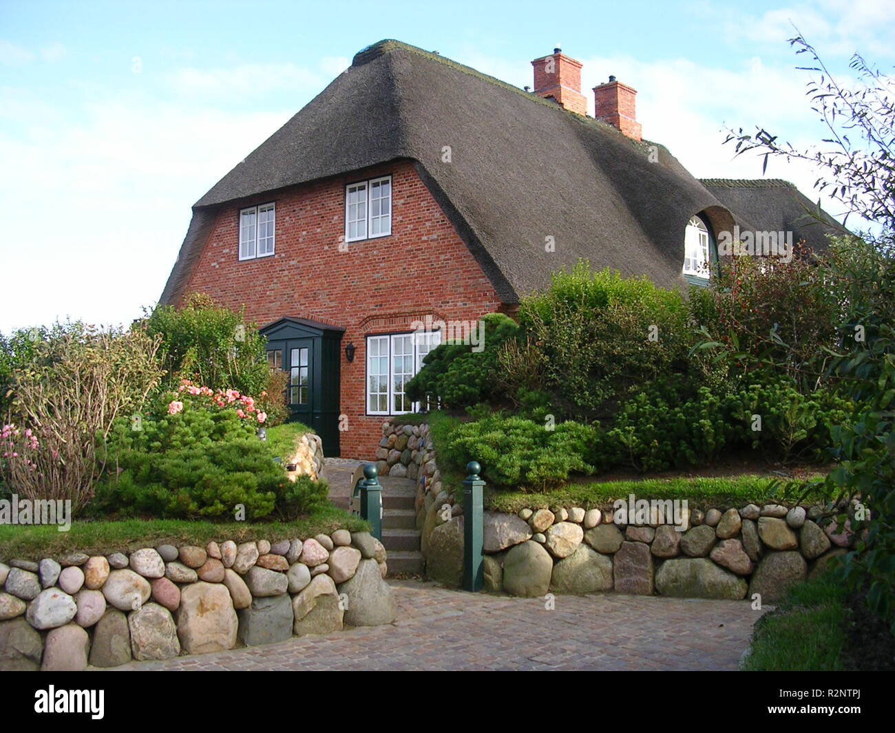 modern thatched house on sylt Stock Photo - Alamy