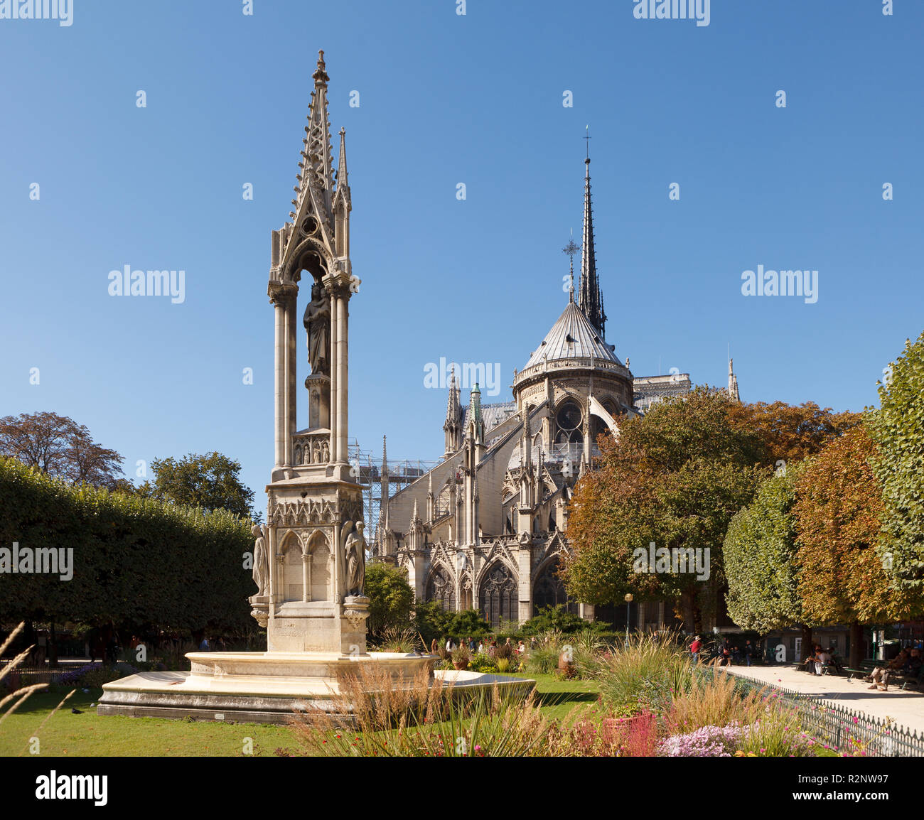 Apse of Notre-Dame de Paris and La fontaine de la Vierge from Square ...