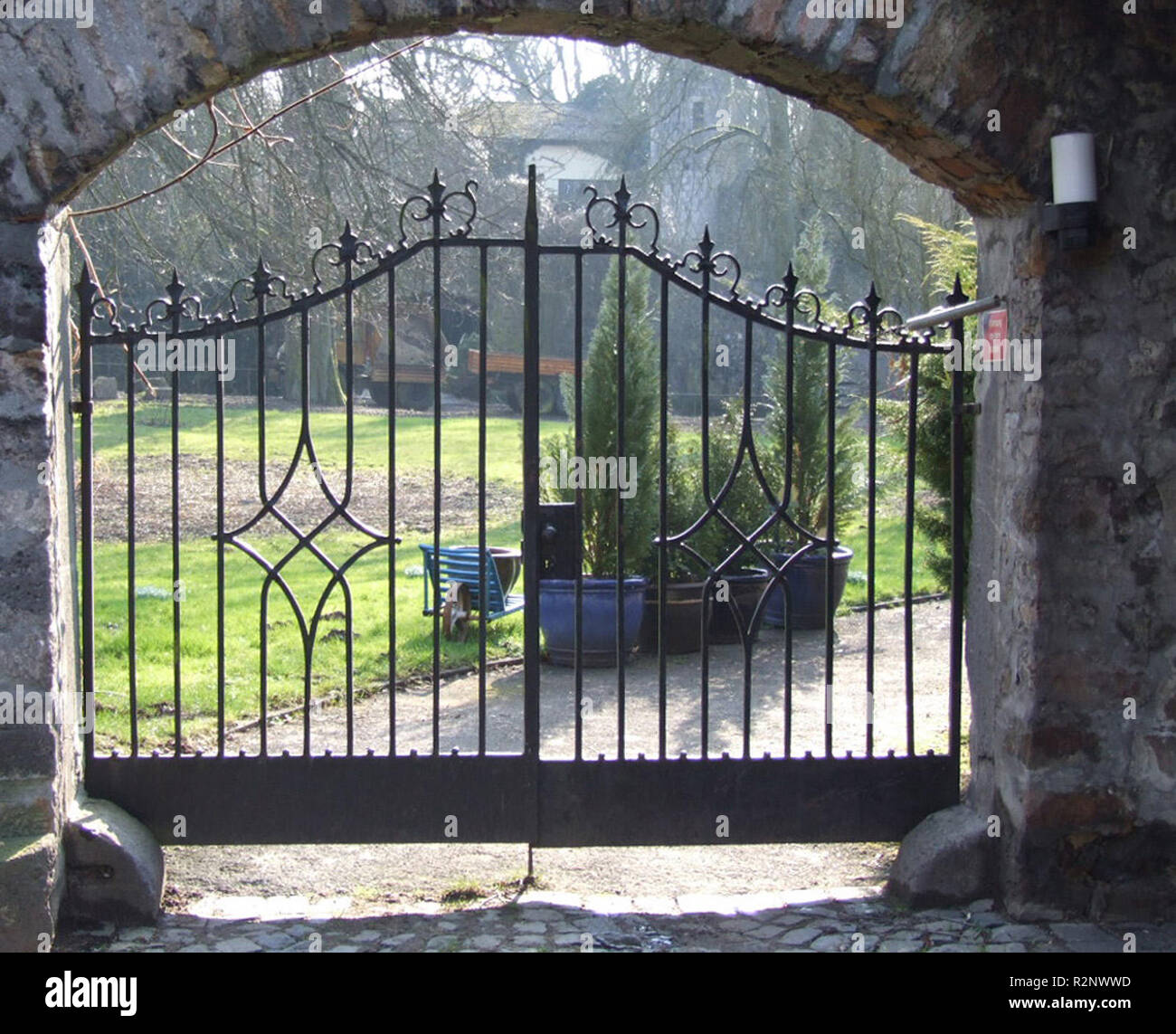 Door linkage hi-res stock photography and images - Alamy