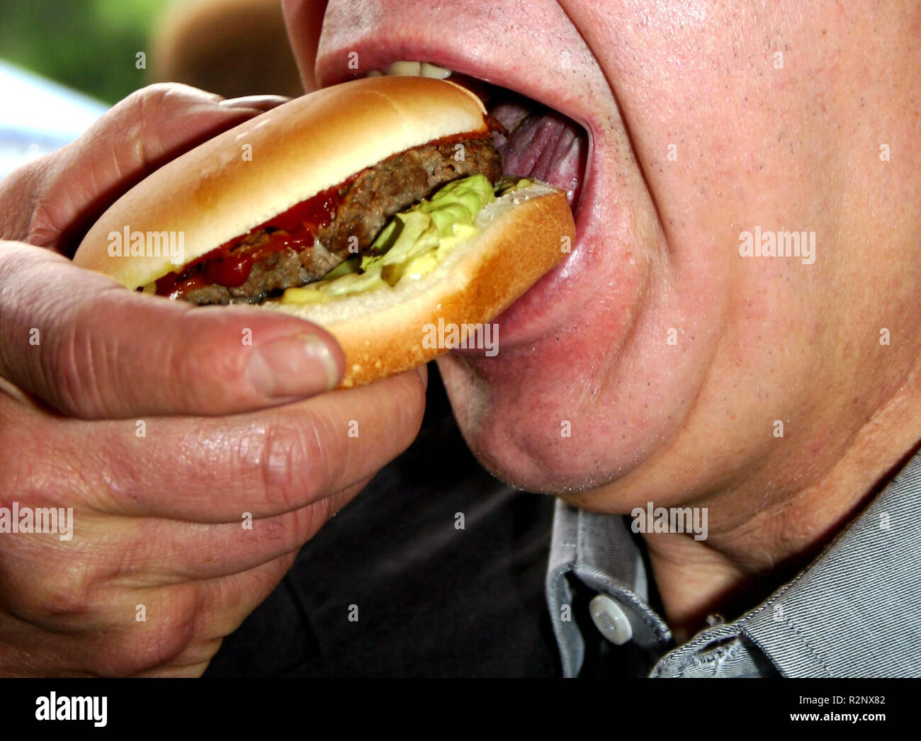 Ham burger hand hi-res stock photography and images - Alamy