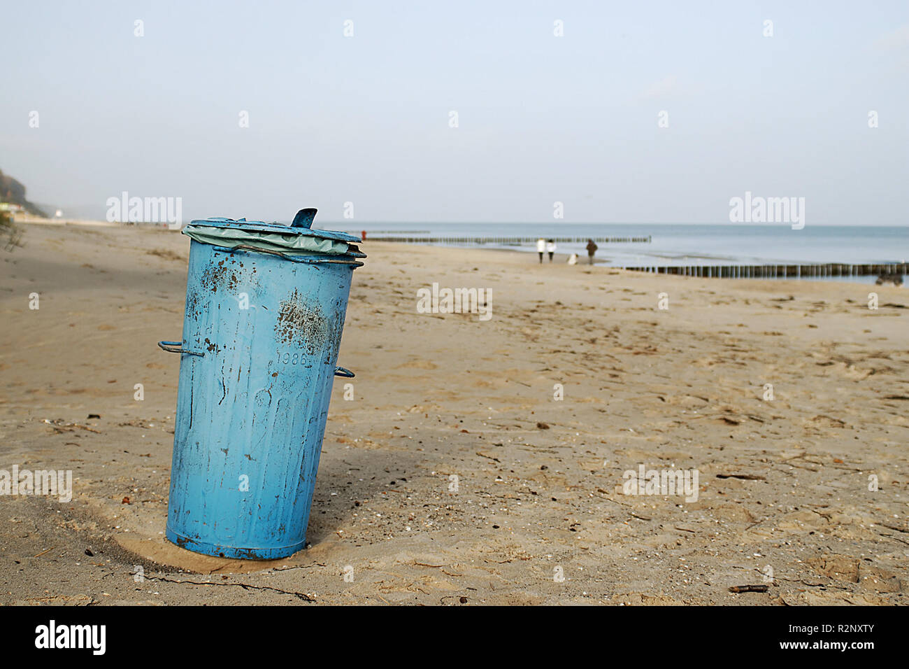 dustbin on the beach Stock Photo - Alamy