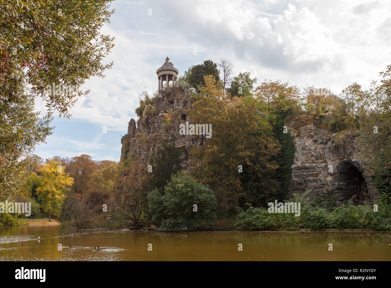 Parc des Buttes Chaumont in Paris, France Stock Photo - Alamy