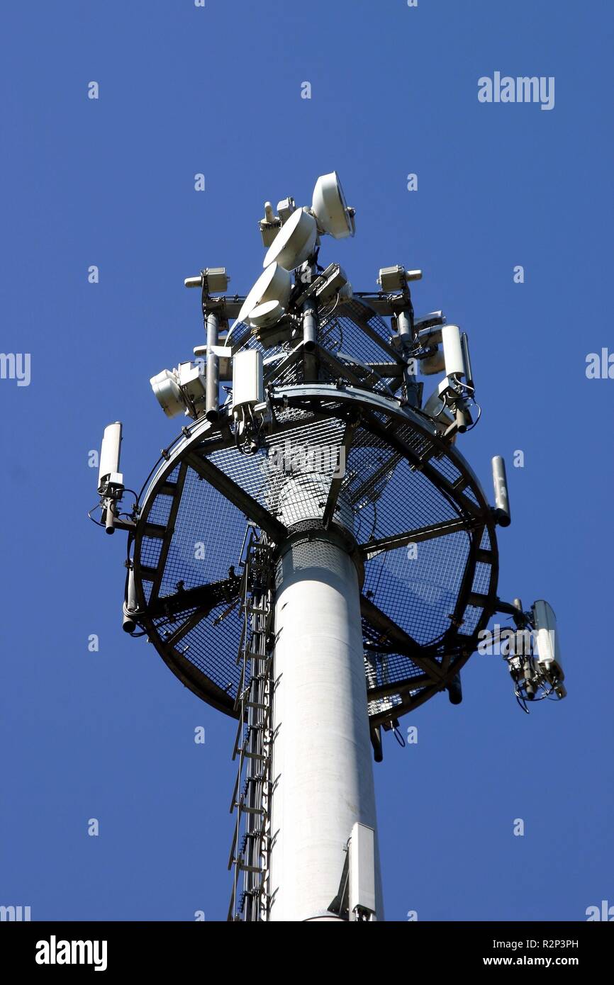 Mobile telephony relay antenna hi-res stock photography and images - Alamy