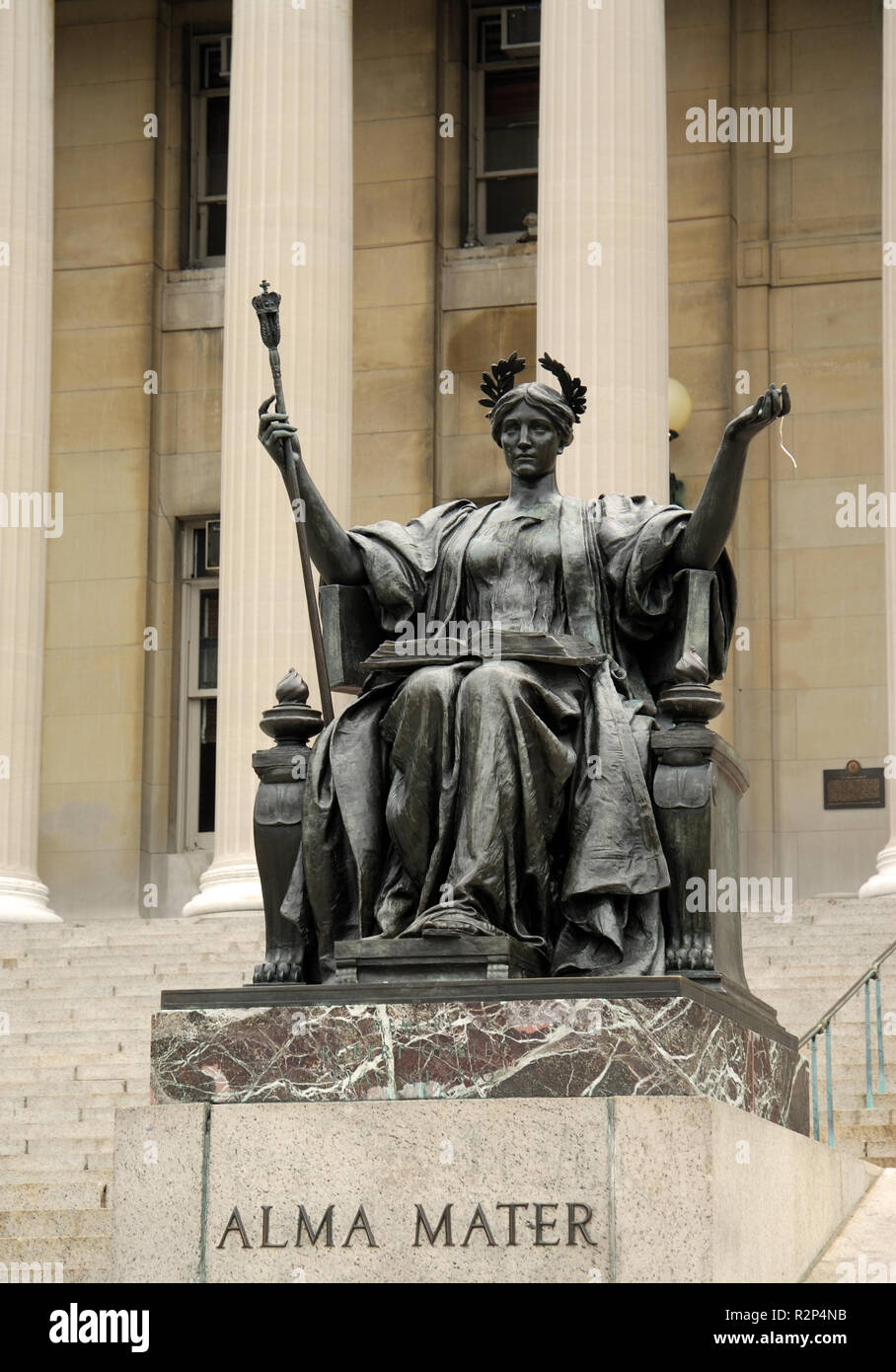 Statue alma mater columbia university hi-res stock photography and ...